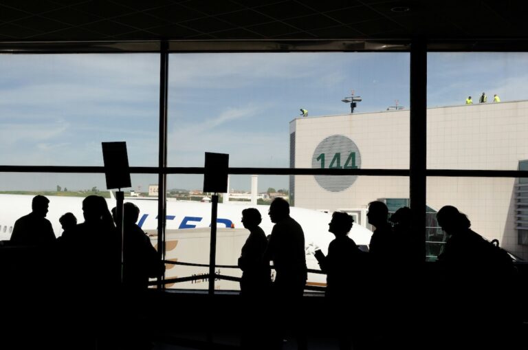 The Comprehensive Guide to International Call Forwarding - NumberBarn Blog